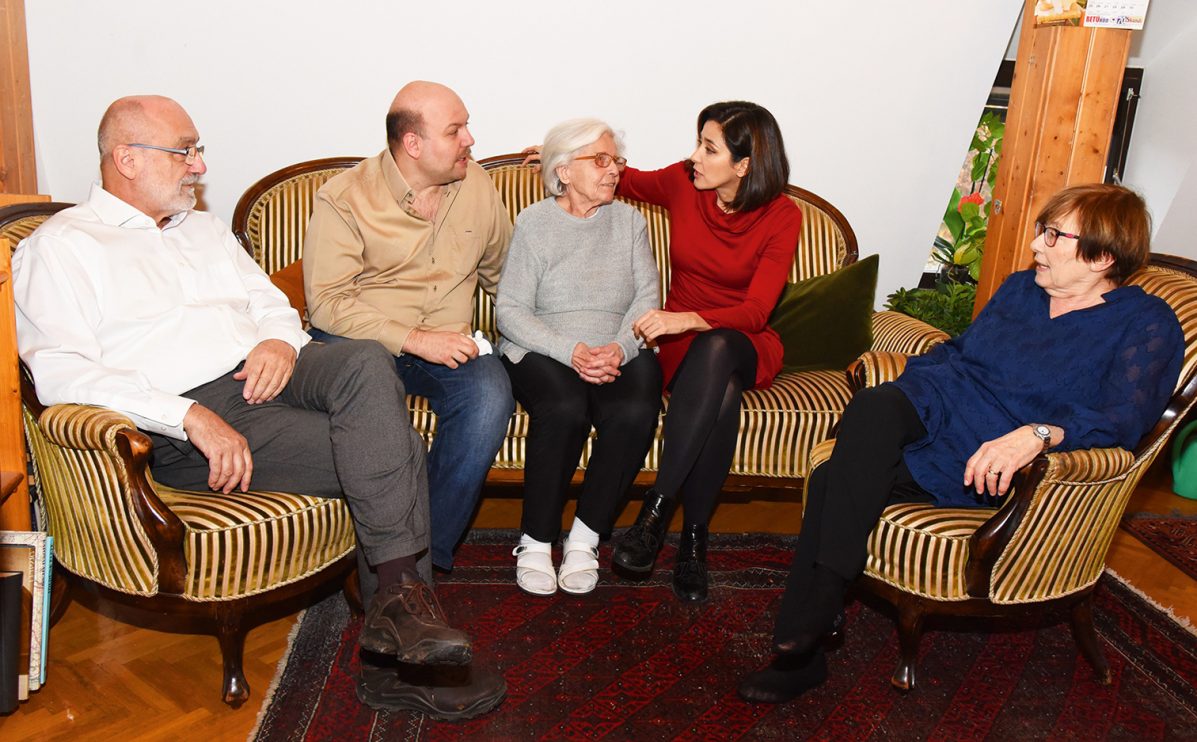 Gryllus Dorka a nagymamájáról: „Világhírű feltaláló, még egy amerikai ...