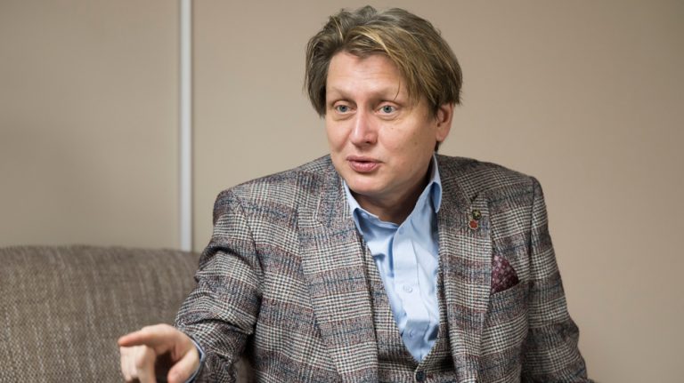 Varnus Xavér: „Ahogy öregszem, irgalmasabbak hozzám a kritikusaim ...