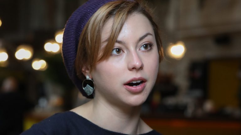 Plasztika és krémek nélkül fiatalodik a magyar színésznő - Story