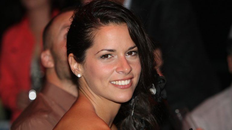 VV Gigi egy csalóka fotóval jelentette be az örömteli hírt - Story