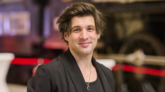 Ember Márk 100 rajongóját viszi el moziba - Story