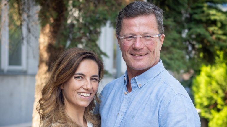 Először mutatta meg kislánya arcát Stohl András